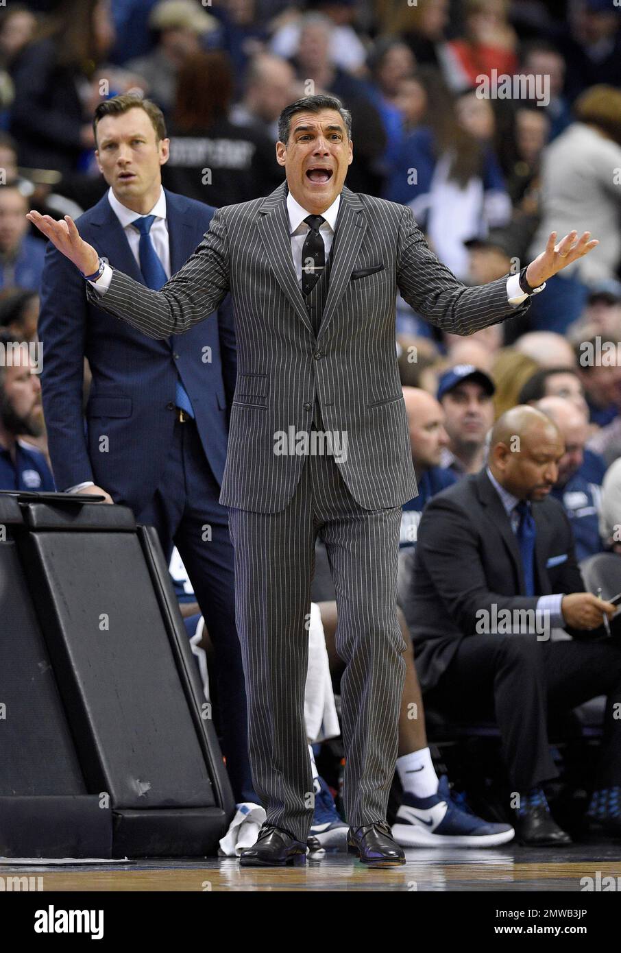 Villanova head coach Jay Wright gestures during the first half of an ...
