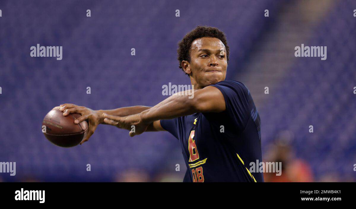 Notre Dame quarterback Deshone Kizer runs a drill at the NFL football ...