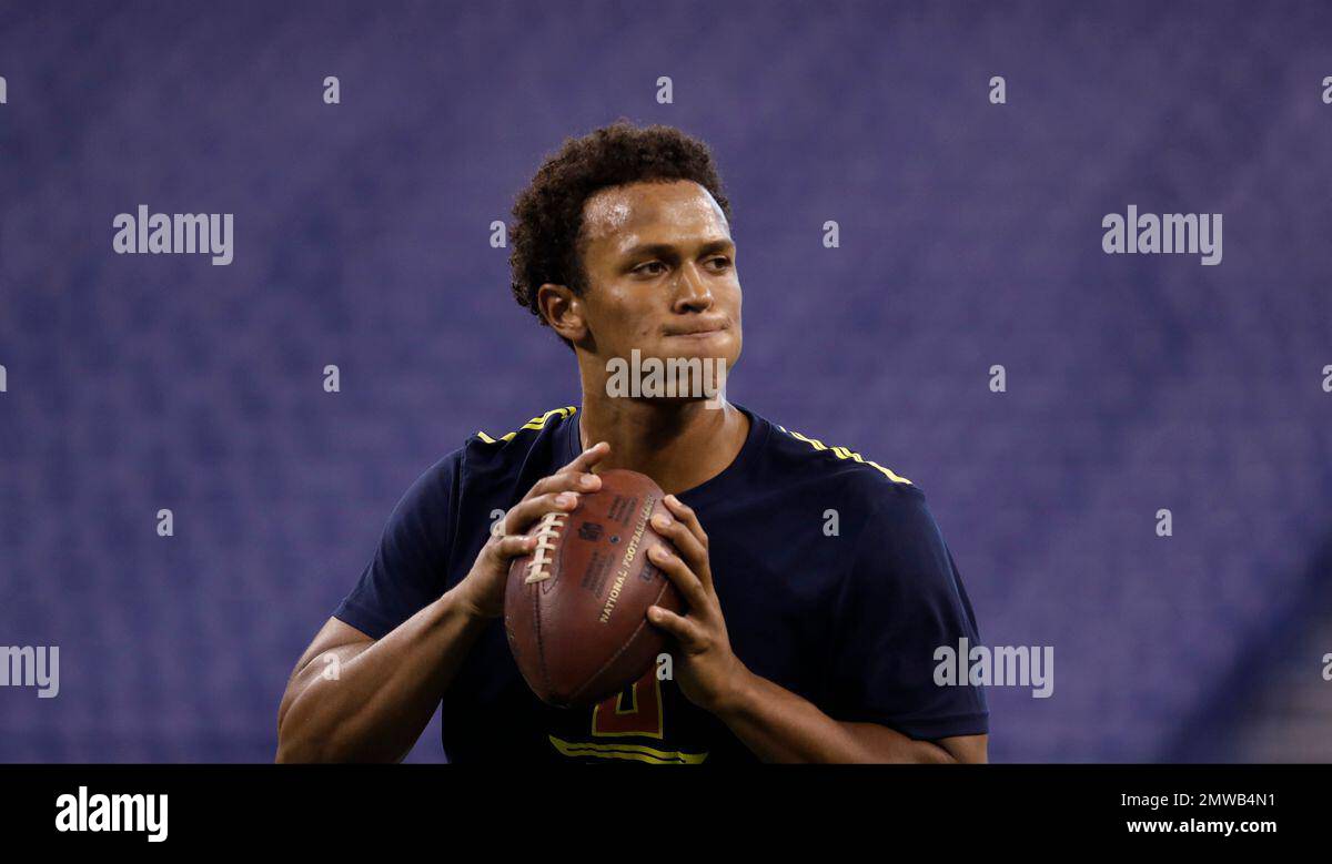 Notre Dame quarterback Deshone Kizer runs a drill at the NFL football ...