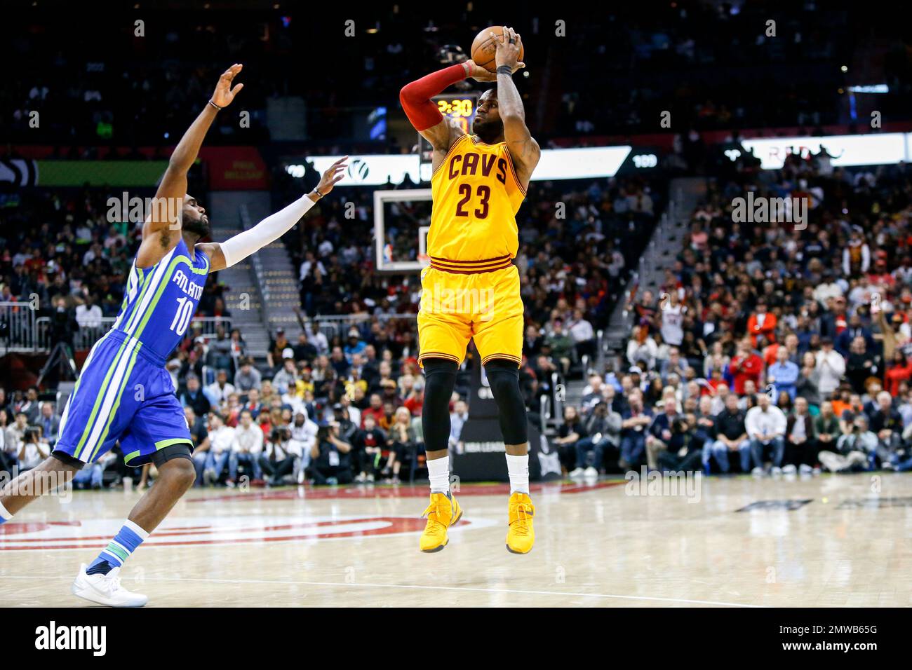 Cleveland Cavaliers forward LeBron James (23) shoots against the ...