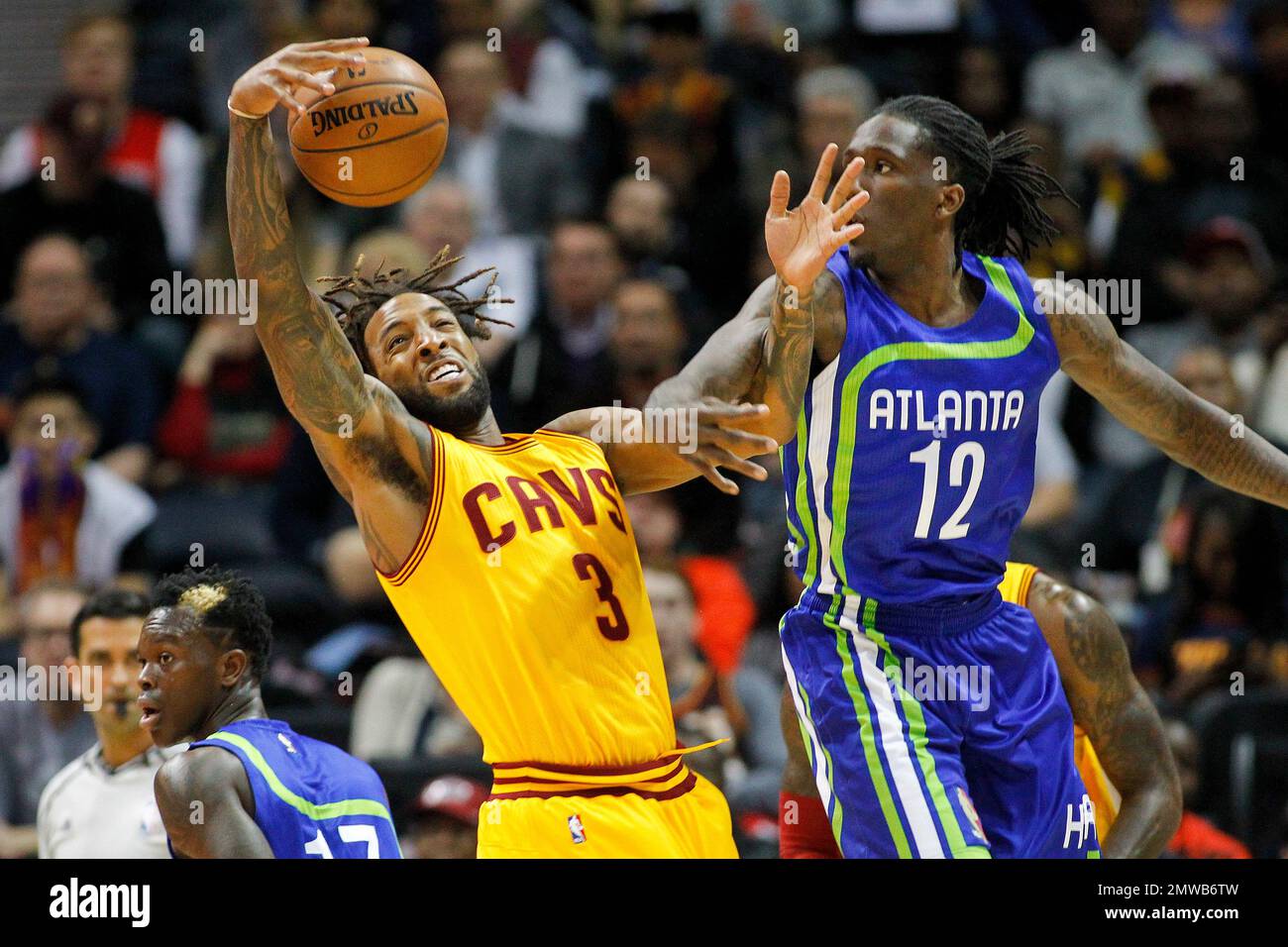 Cleveland Cavaliers forward Derrick Williams (3) grabs the ball from ...