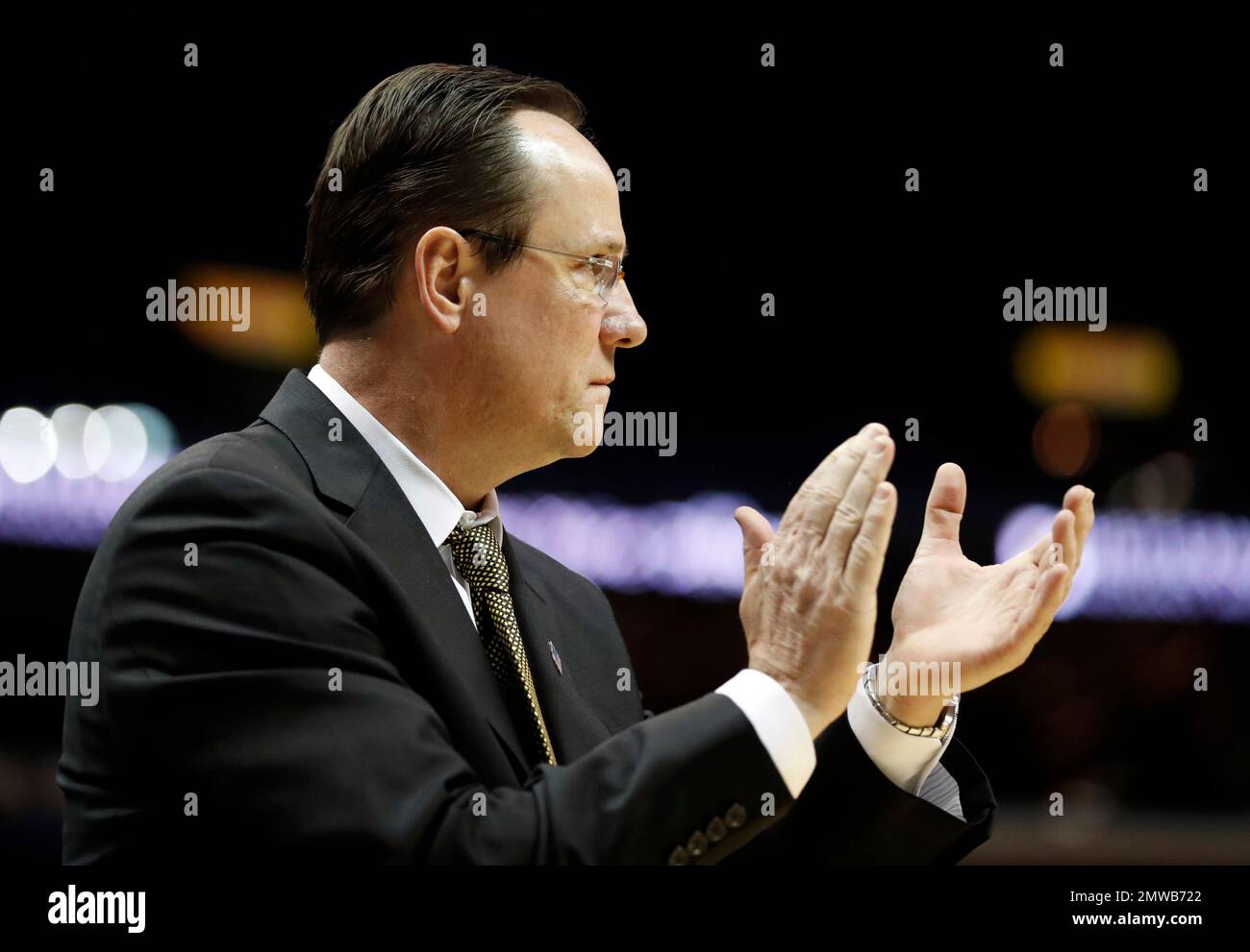 Wichita State head coach Gregg Marshall applauds on the sideline during ...