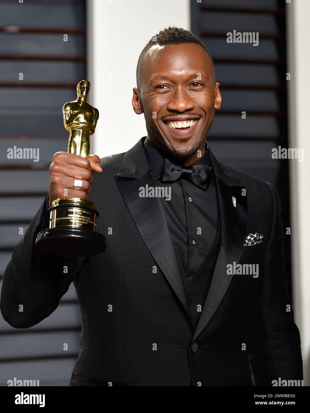 Actor Mahershala Ali poses with his "Best Supporting Actor" academy ...