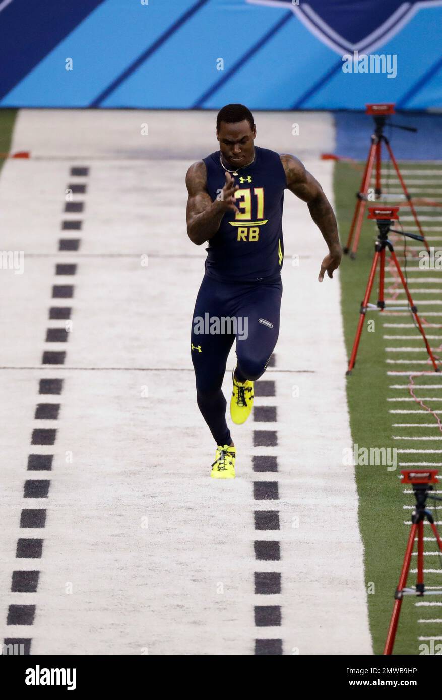 BYU running back Jamaal Williams runs the 40-yard dash at the NFL ...