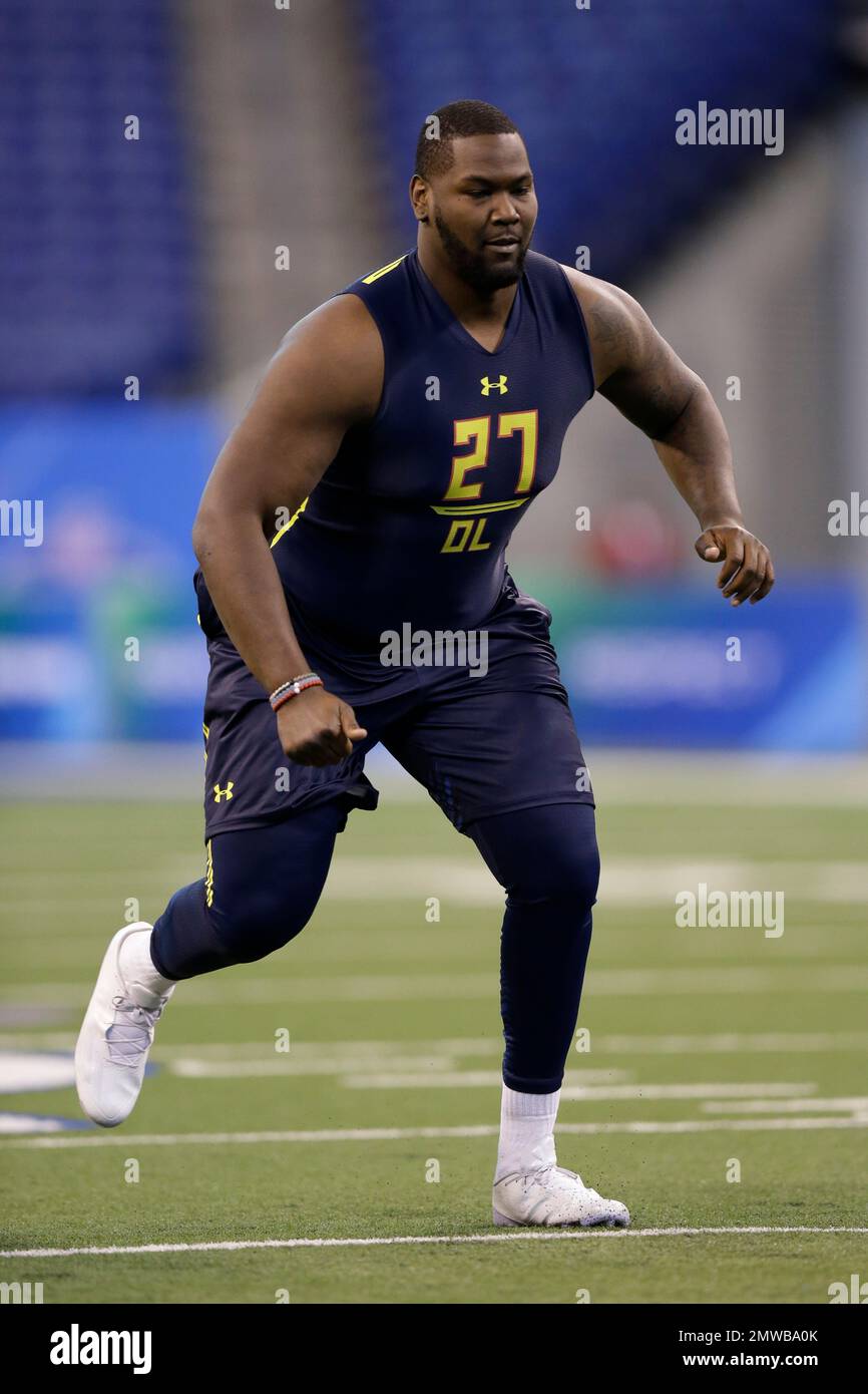 South Carolina State offensive lineman Javarius Leamon runs a drill at ...
