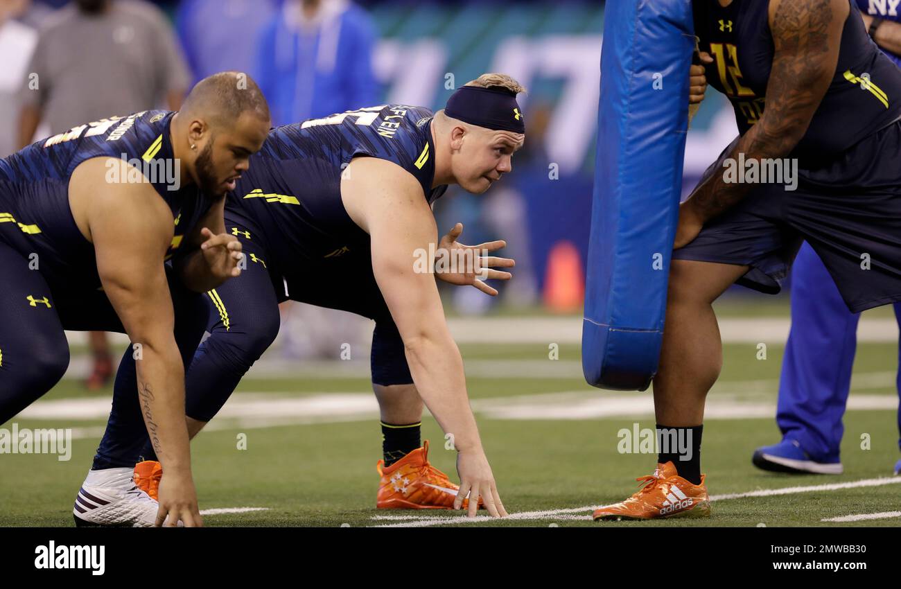 Ohio State offensive lineman Pat Elflein runs a drill at the NFL ...