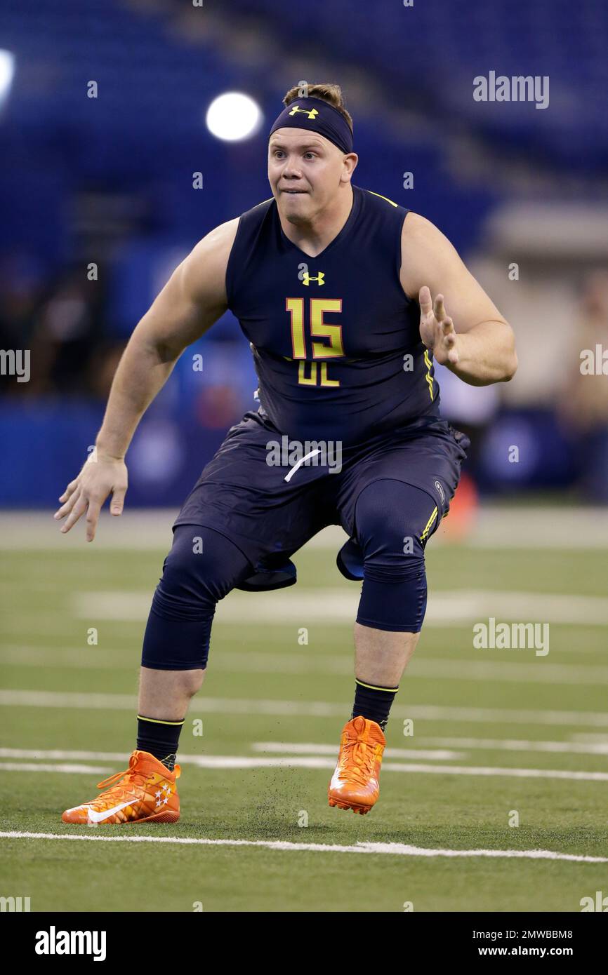 Ohio State offensive lineman Pat Elflein runs a drill at the NFL ...
