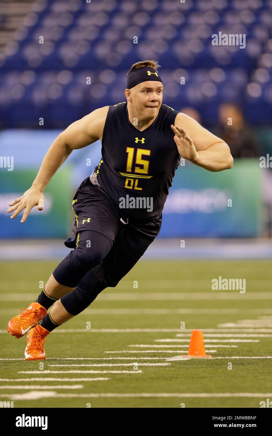 Ohio State offensive lineman Pat Elflein runs a drill at the NFL ...