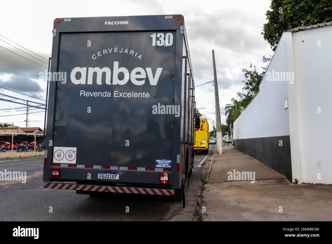 MARÍLIA, SP - 01.02.2023: CENTRAL DE DISTRIBUIÇÃO E REVENDA AMBEV ...
