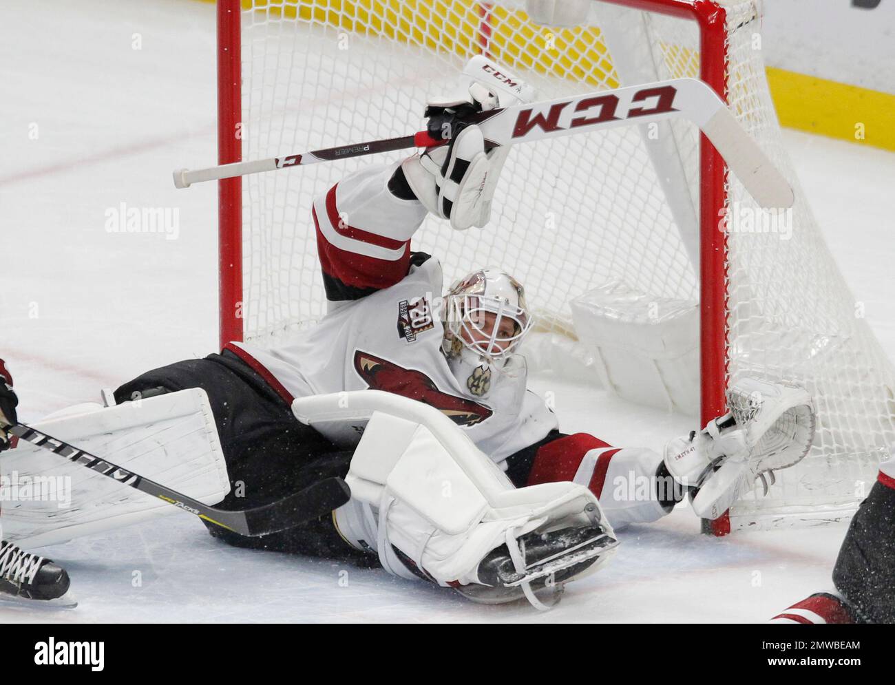 Arizona Coyotes goalie Mike Smith (41) sprawls for a save during the ...