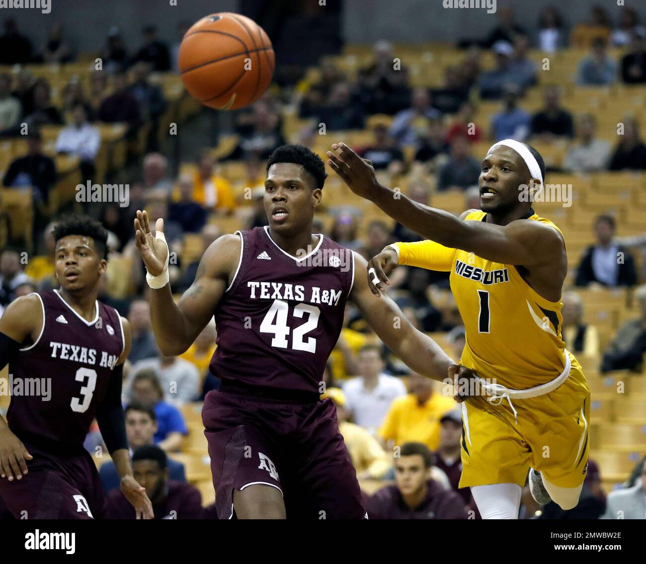 Missouri's Terrence Phillips (1) passes around Texas A&M's Tavario ...
