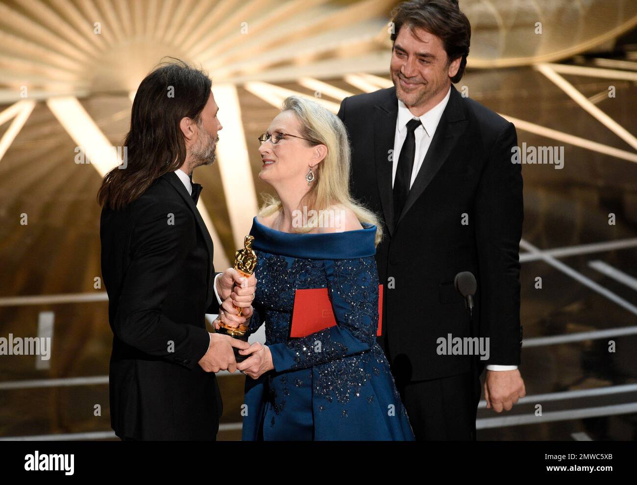 Javier Bardem, from right, and Meryl Streep present Linus Sandgren with ...