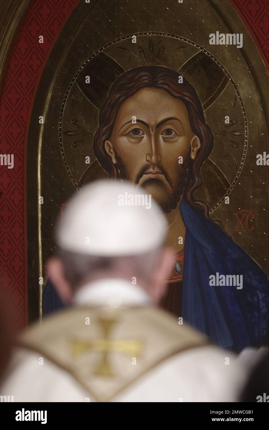 Pope Francis prays in front of an icon of Christ the Saviour by English ...