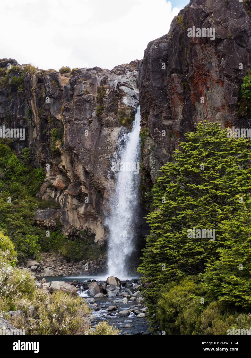 Water cascading down the rocks, Taranaki Falls, waterfall, Tongariro ...