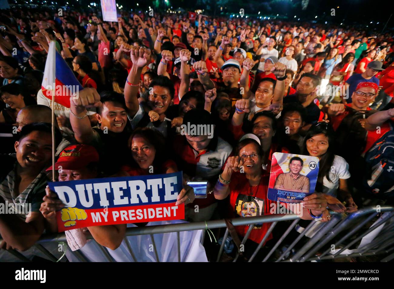 Hundreds of supporters of President Rodrigo Duterte gather at Manila's ...