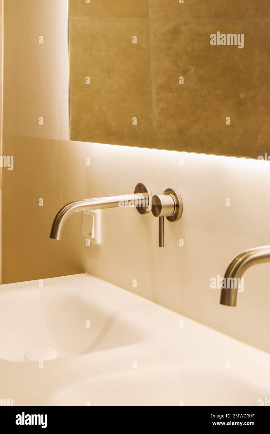Side of wash basin hi-res stock photography and images - Alamy