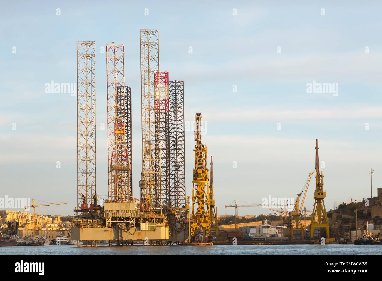 Atwood Beacon Jack-up drilling rig platform and cranes in Palumbo ...