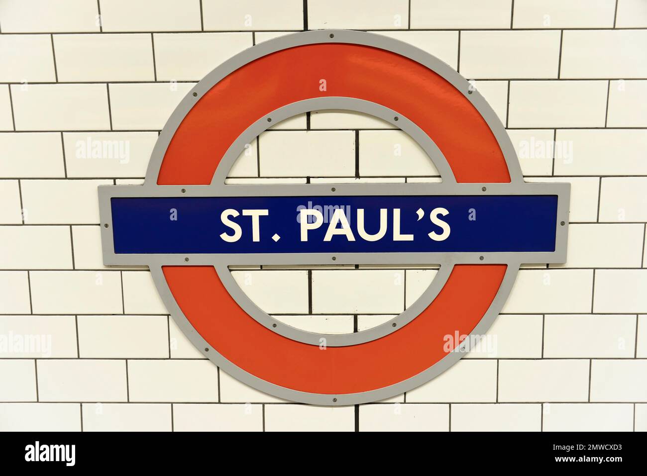 London underground st pauls sign hi-res stock photography and images ...