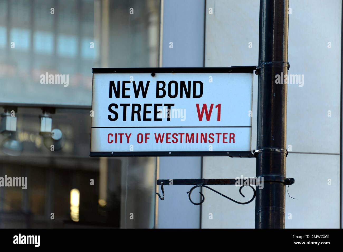 Bond street sign hi-res stock photography and images - Alamy
