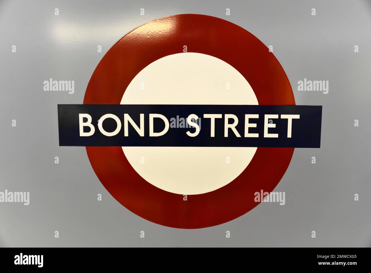 Bond street london underground hi-res stock photography and images - Alamy