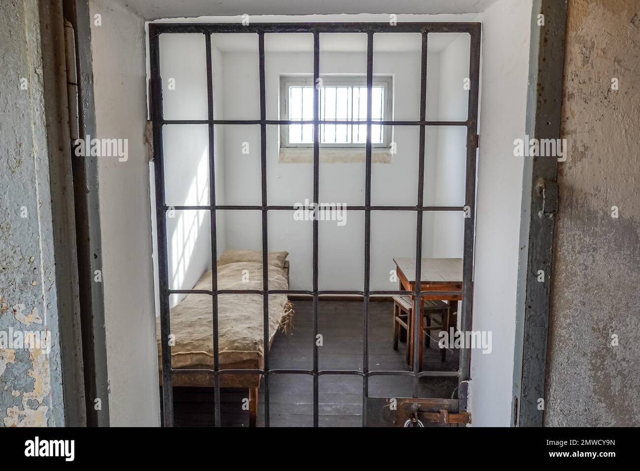 Cell, camp prison cell building, Sachsenhausen Concentration Camp ...