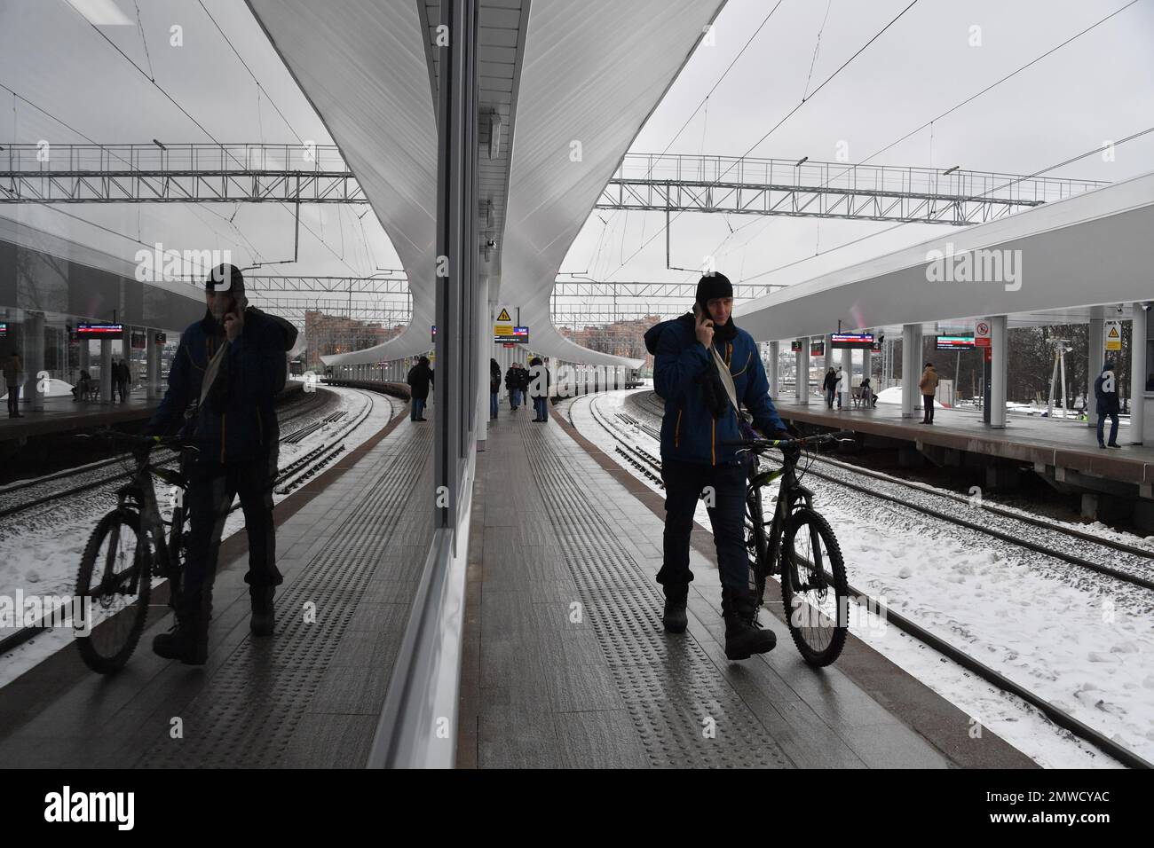 Moscow region. Odintsovo. The passenger on the platform of MCD-4 ...