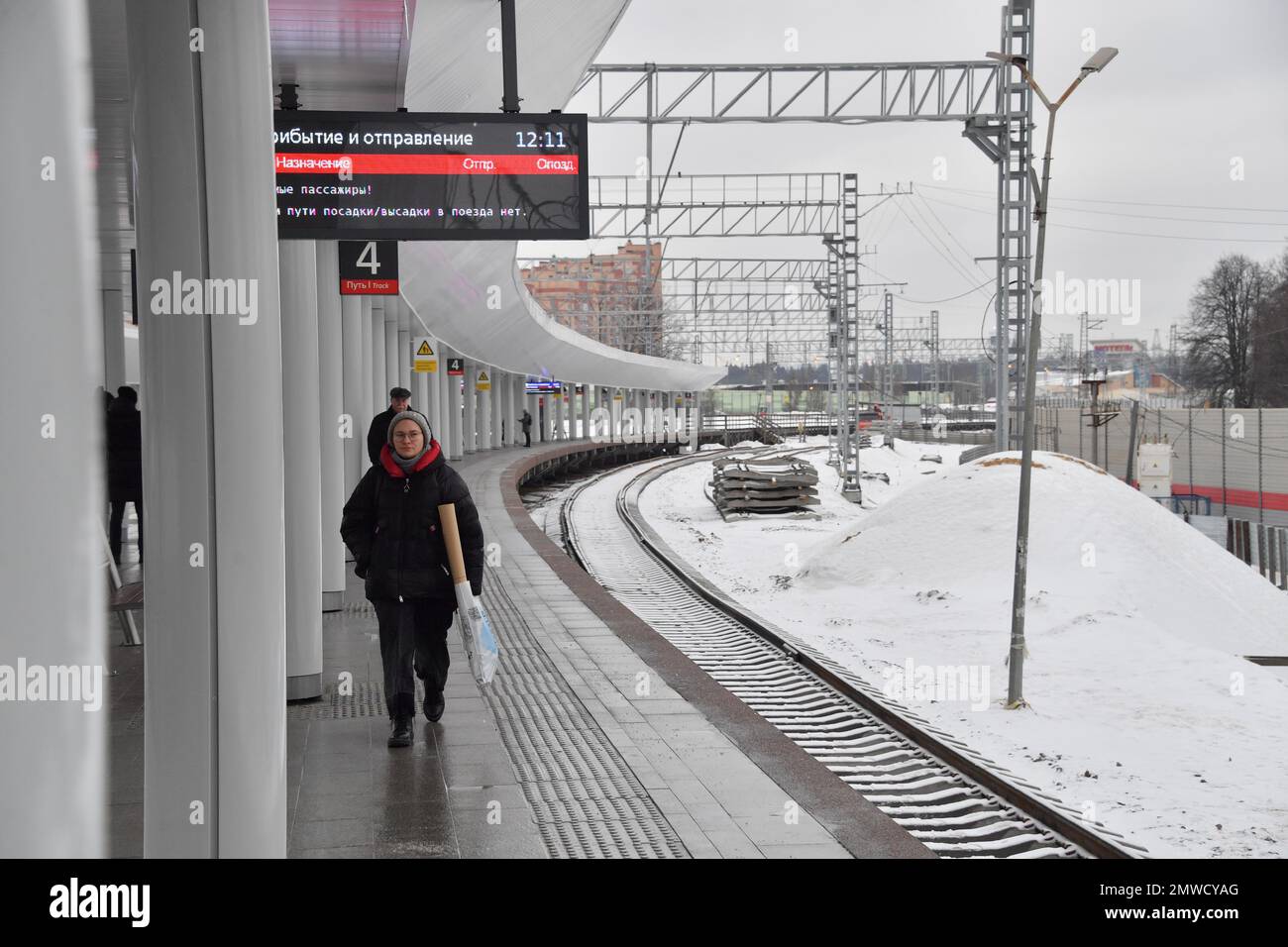 Moscow region. Odintsovo. Passengers on the platform of MCD-4 station ...