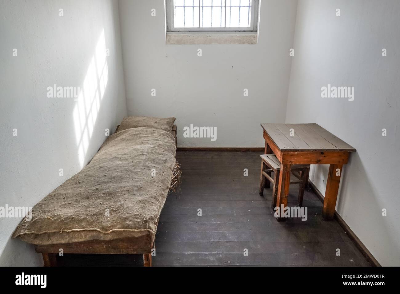 Cell, camp prison cell building, Sachsenhausen Concentration Camp ...