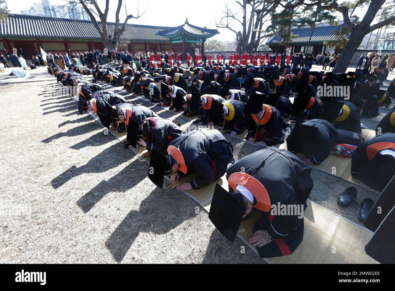 South Korean graduates bow as they pay homage to great sages during ...