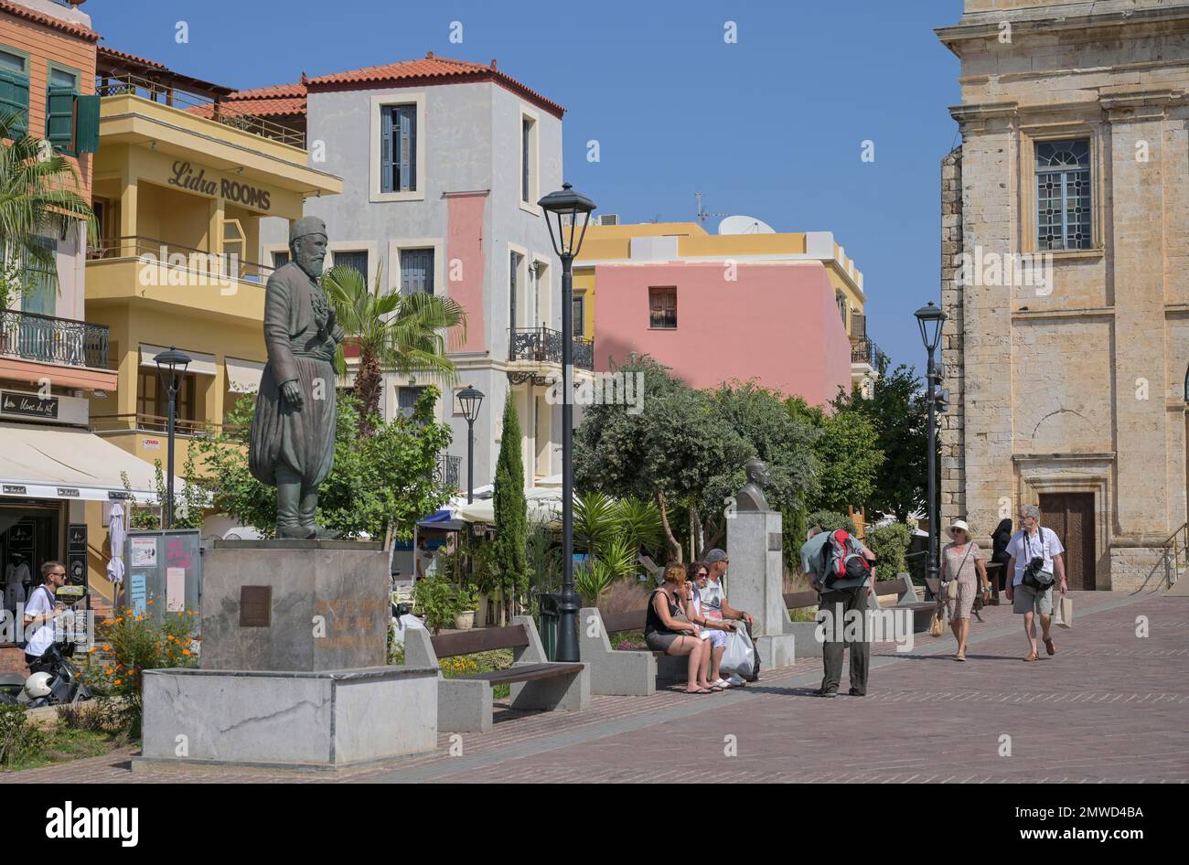 Mitropolis Square, Evraiki Quarter, Old Town, Chania, Crete, Greece ...