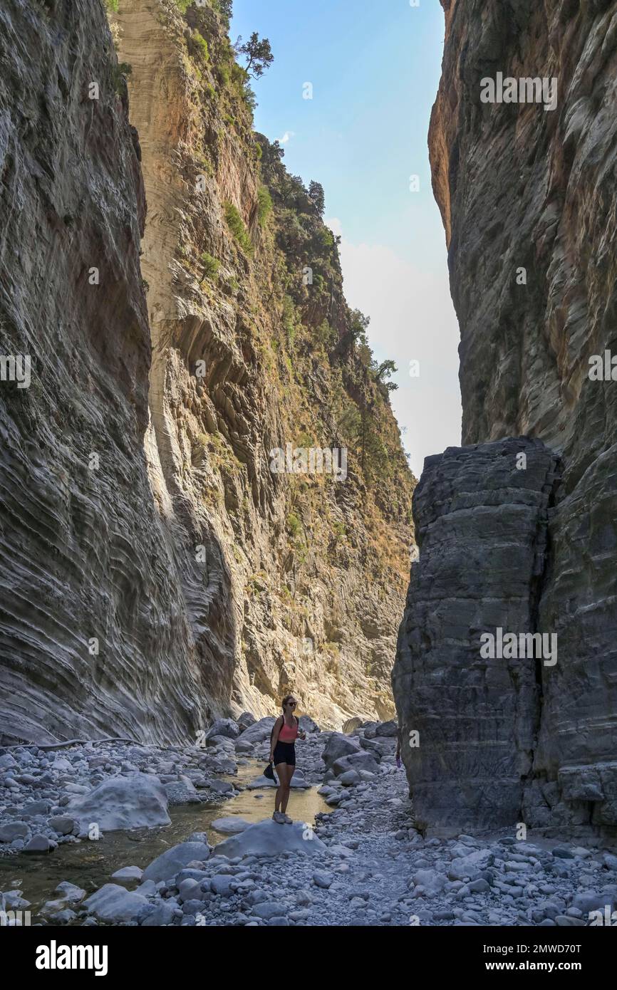 Hiking trail, lower of the three narrows Iron Gates Portes, Samaria ...