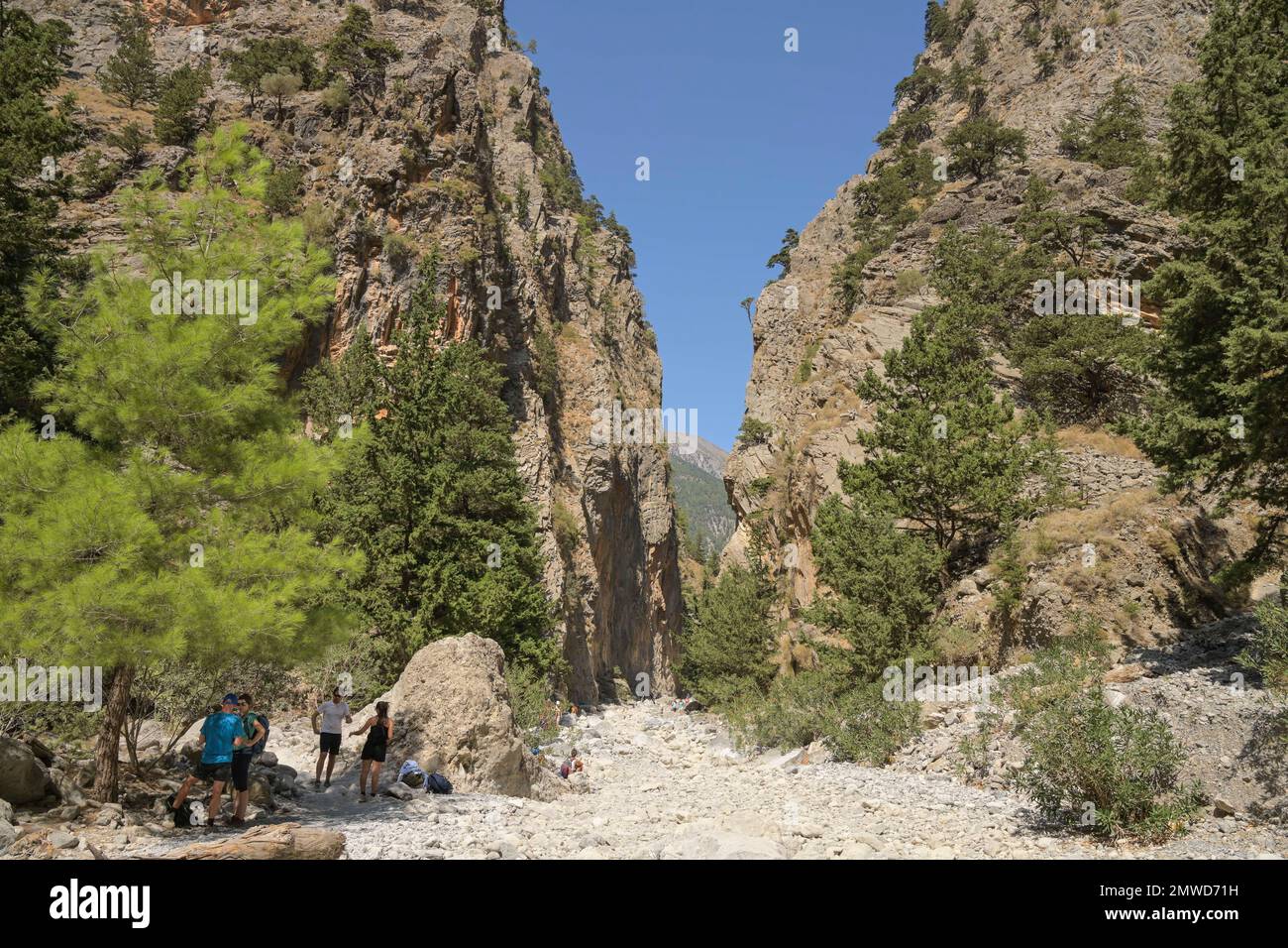 Hiking trail, middle of the three narrows Iron Gates Portes, Samaria ...