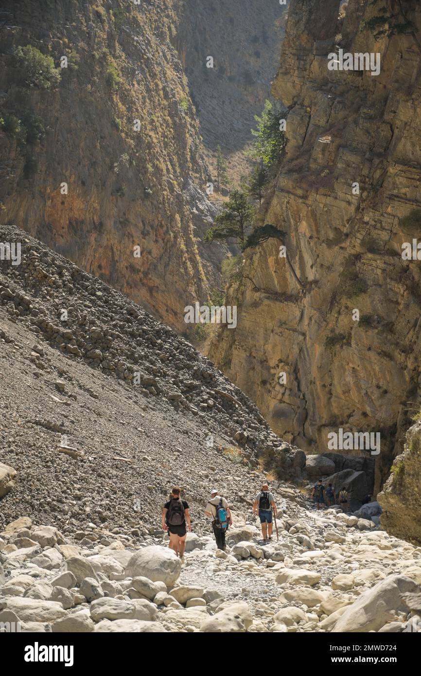 Hiking trail, middle of the three narrows Iron Gates Portes, Samaria ...