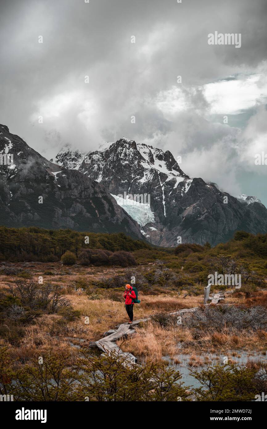 Vertical mountain hi-res stock photography and images - Alamy