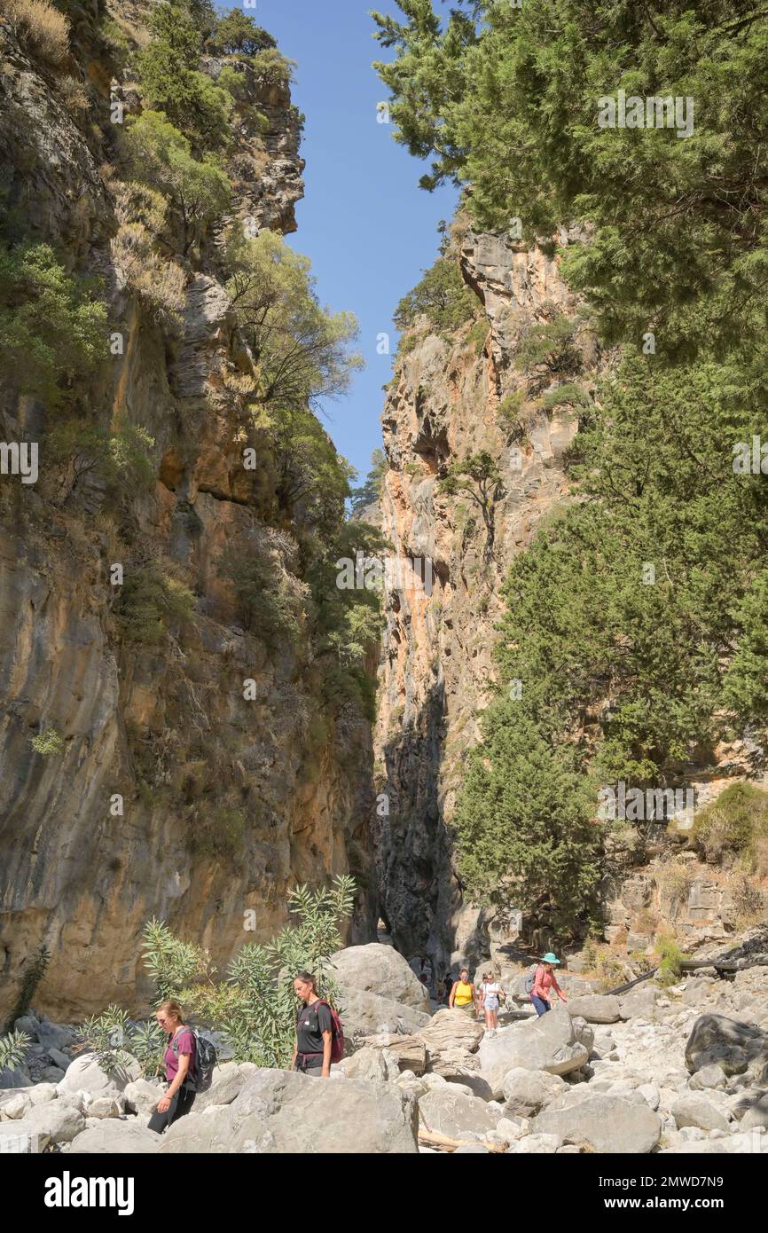 Hiking trail, lower of the three narrows Iron Gates Portes, Samaria ...