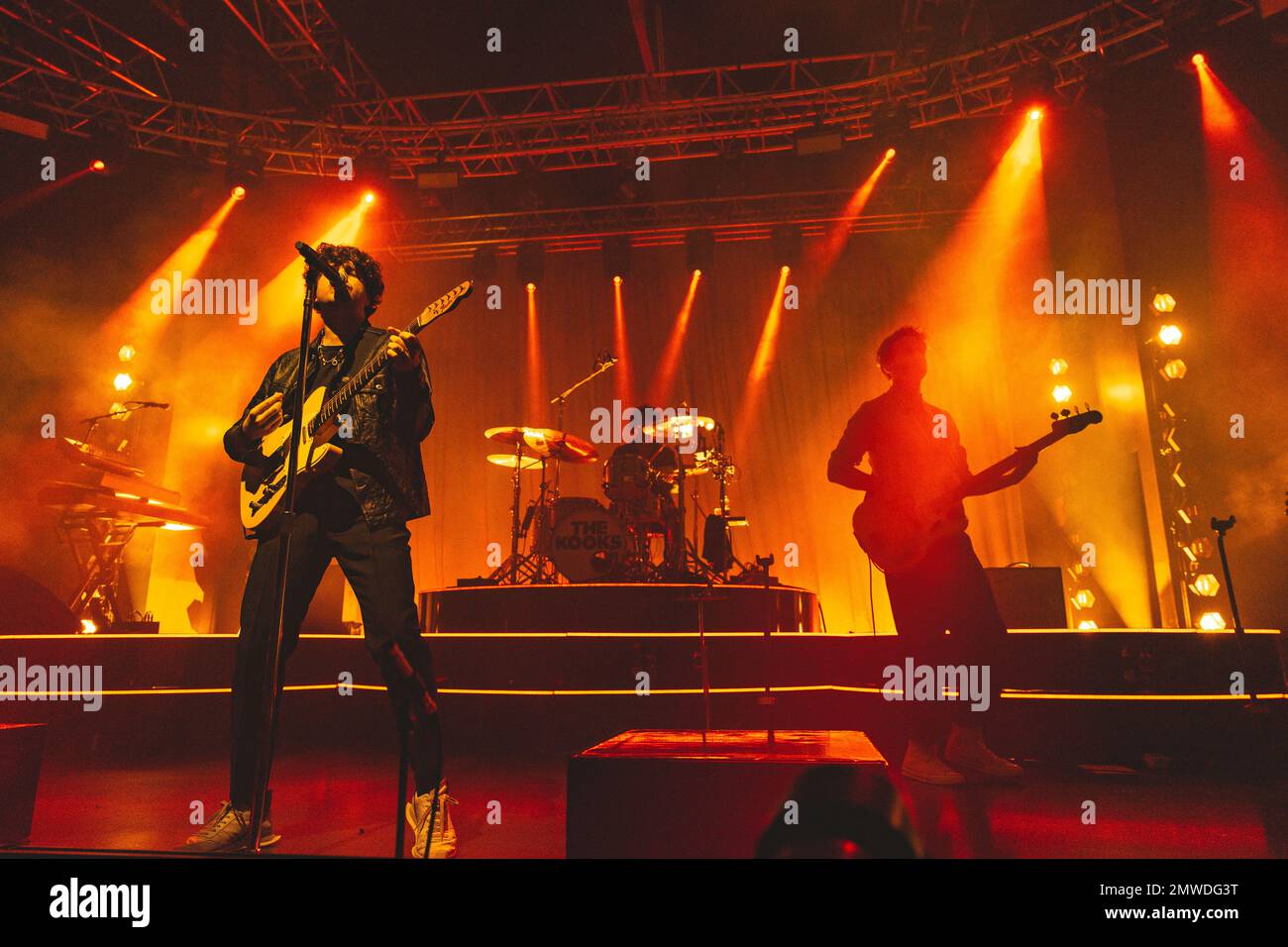 The kooks cantante hi-res stock photography and images - Alamy