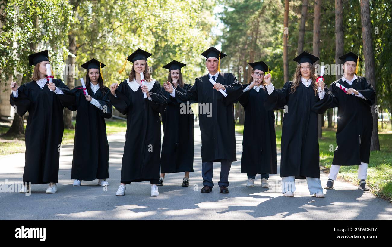 High school graduates dance hi-res stock photography and images - Alamy