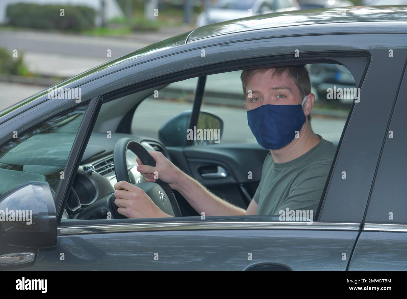 Symbol photo, Corona, Mask, Car Stock Photo - Alamy