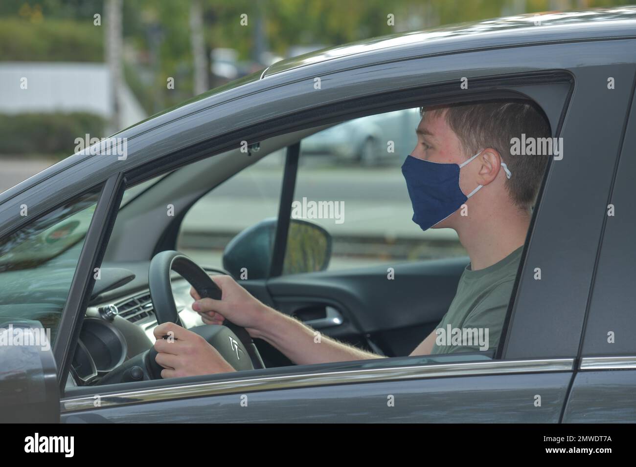 Symbol photo, Corona, Mask, Car Stock Photo - Alamy