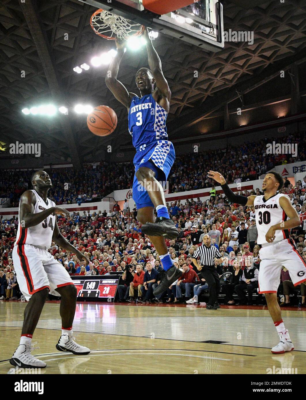 Kentucky forward Edrice Adebayo (3) dunks against Georgia forward Derek ...