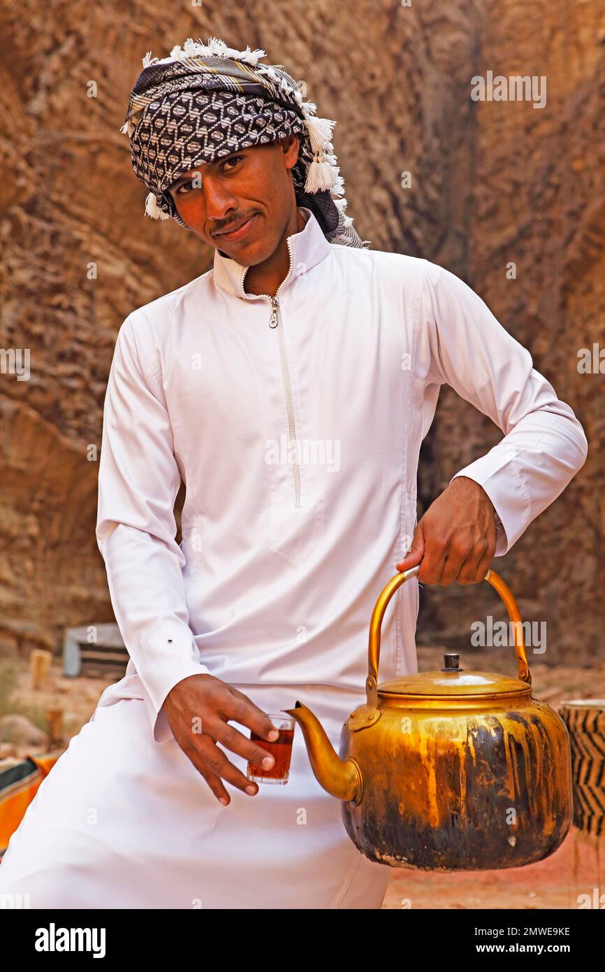Jordanian man, Bedouin in white thob and black patterned hatta pouring ...