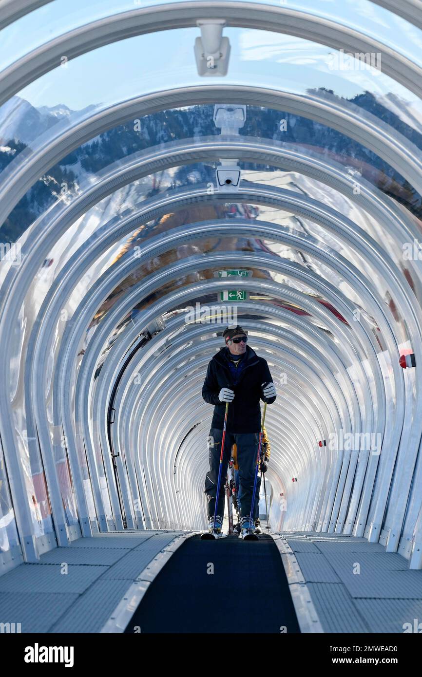 Ski conveyor hi-res stock photography and images - Alamy
