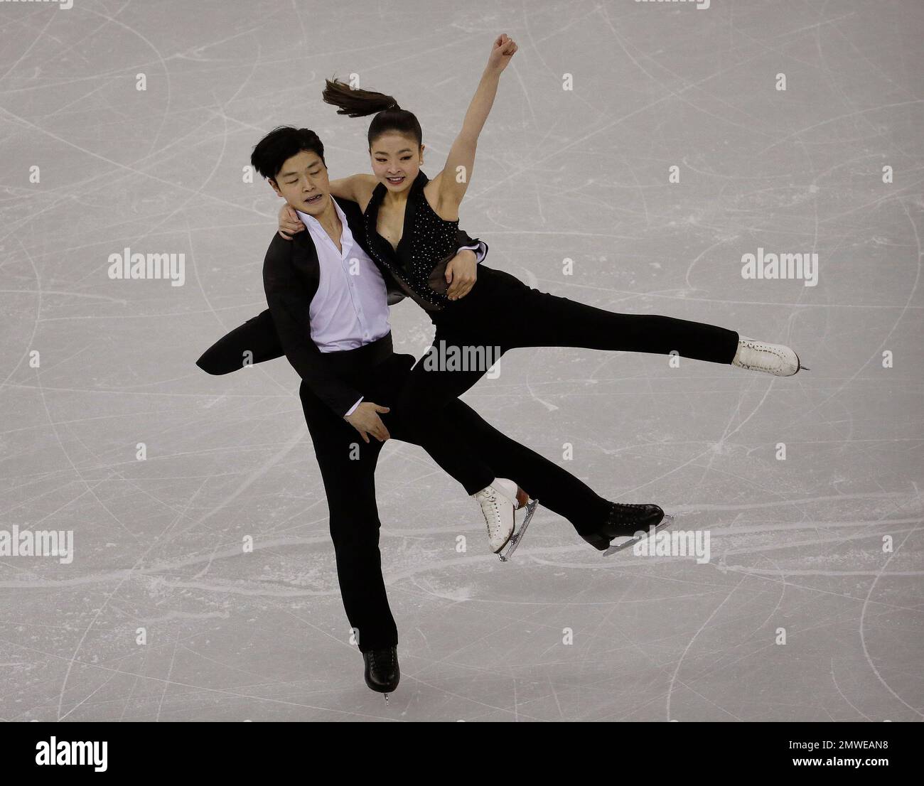 Maia Shibutani and Alex Shibutani of the United States perform in the ...