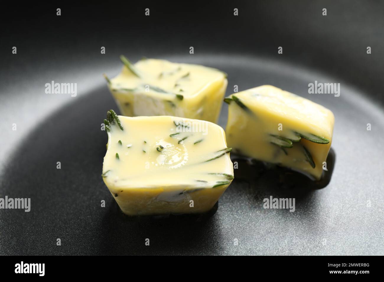 Pan of ice water hi-res stock photography and images - Alamy