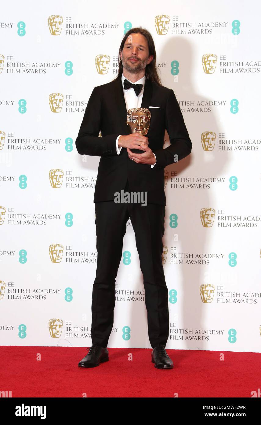 Cinematographer Linus Sandgren poses with his BAFTA award for Best ...