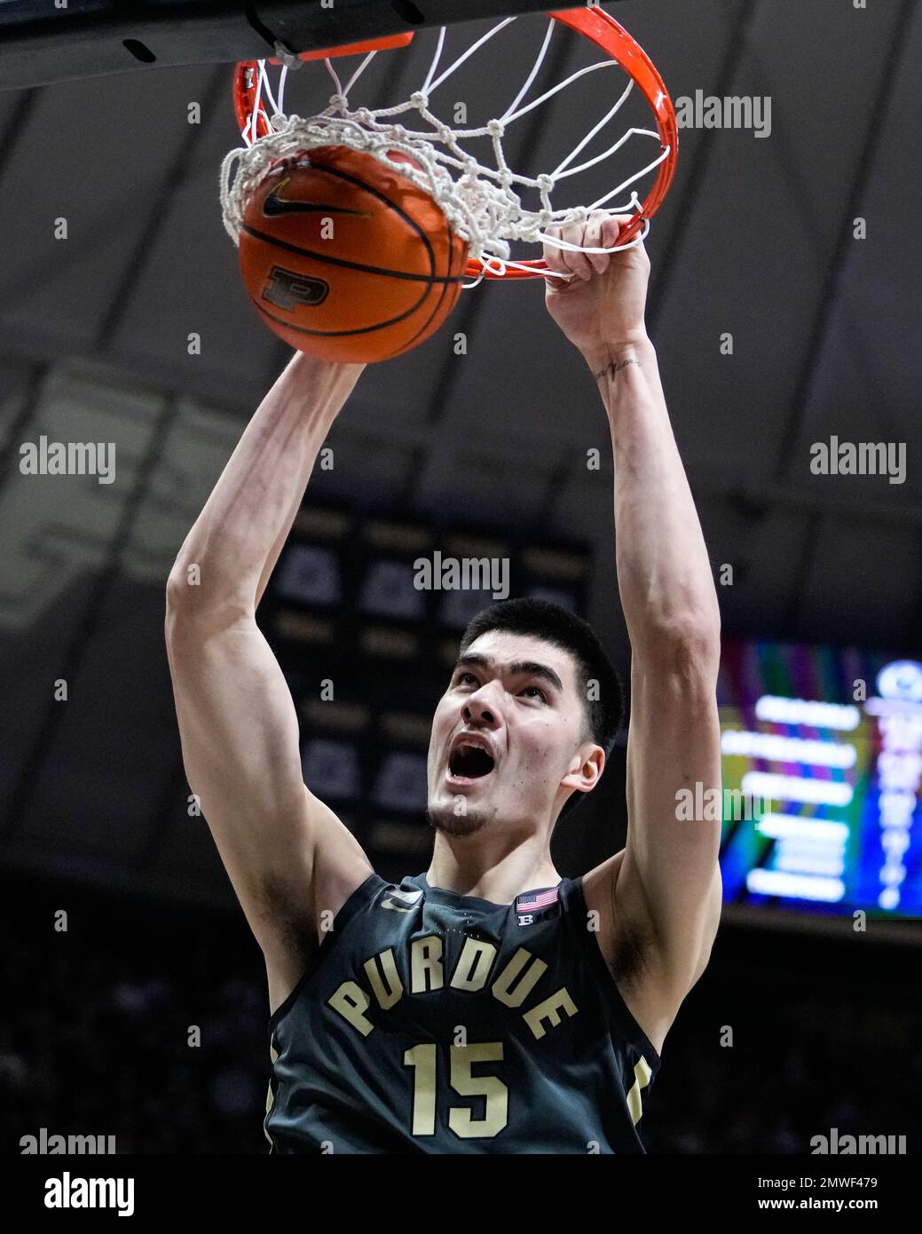 Purdue center Zach Edey (15) get a basket on a dunk against Penn State ...