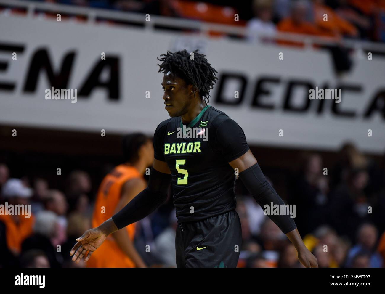 Baylor forward Johnathan Motley (5) walks to the bench during a NCAA ...