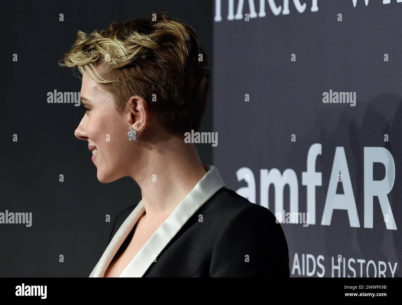 Actor Scarlett Johansson attends amfAR's Fashion Week New York Gala at ...