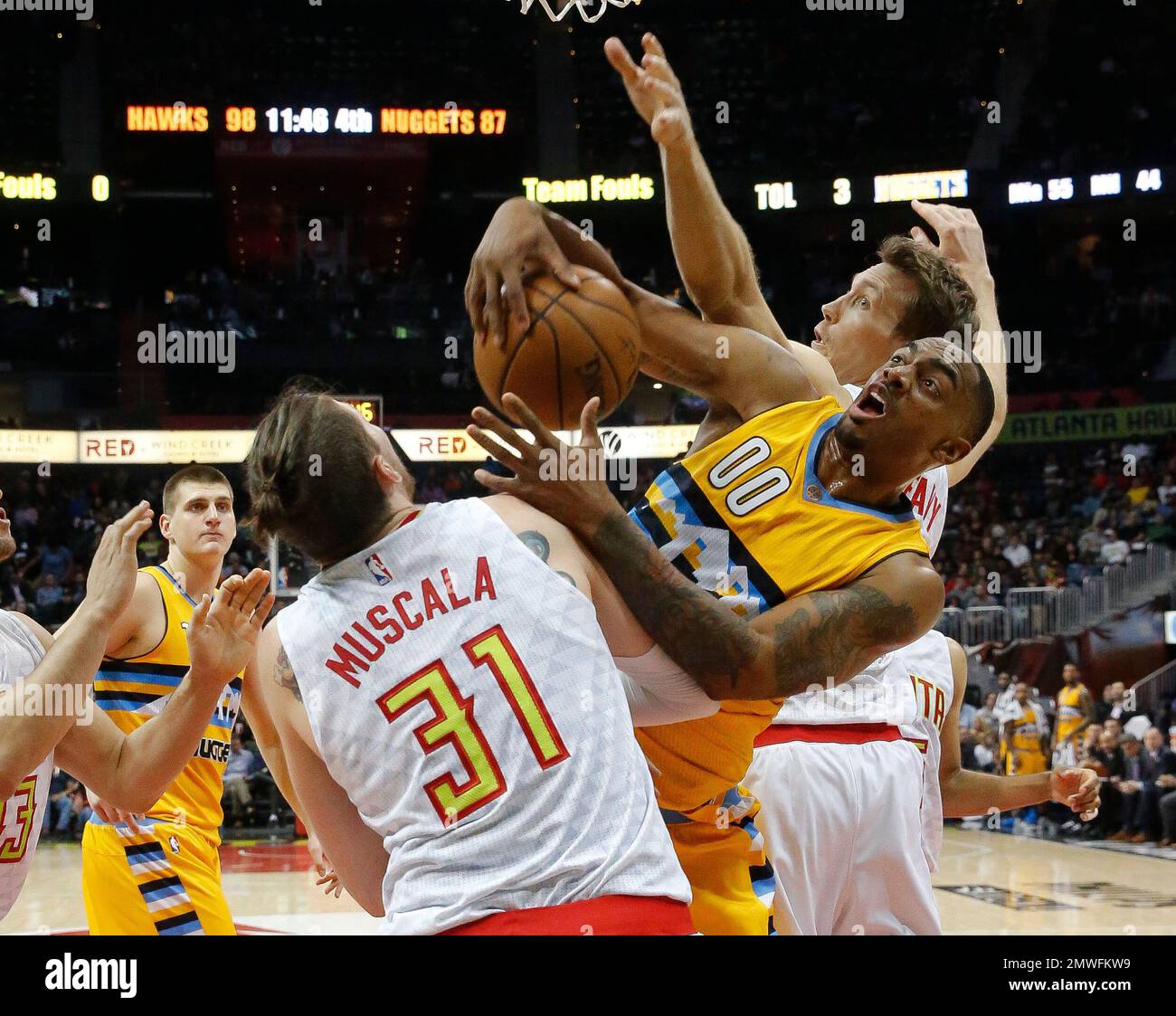 Denver Nuggets forward Darrell Arthur (00) battles Atlanta Hawks' Mike ...