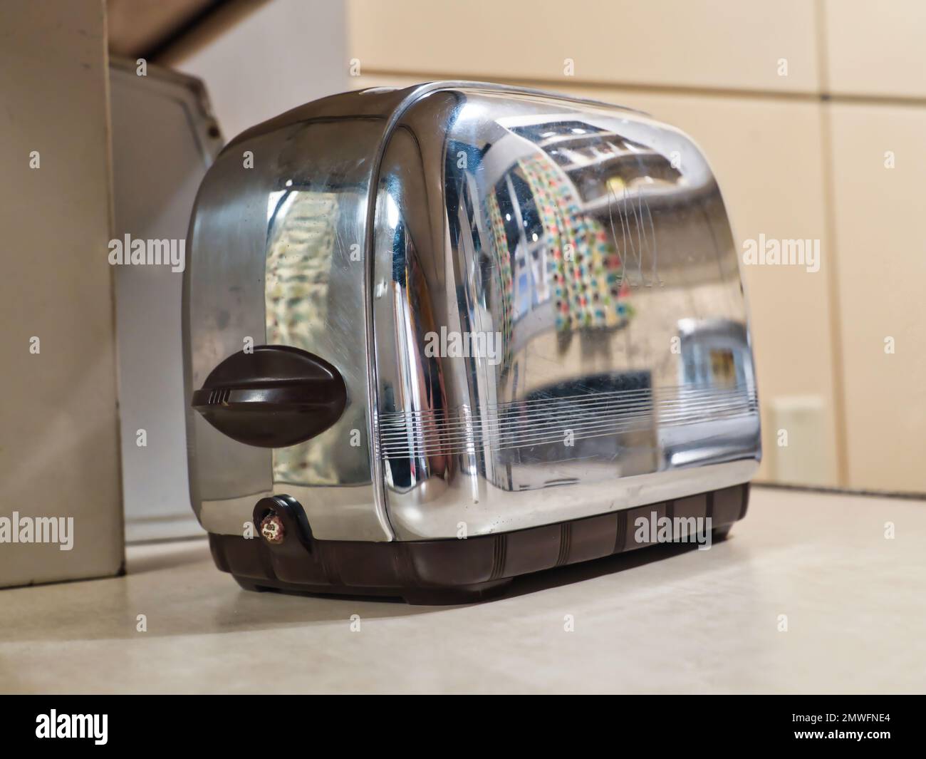 A 1950'S kitchen reflects in the chrome toaster Stock Photo - Alamy